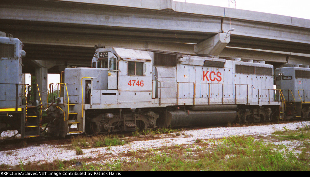 KCS 4746 X-CSX 6581 XX-B&O 6581 nee-B&O 4006 GP40 on the NOPB balloon track lead below Jourdan ...